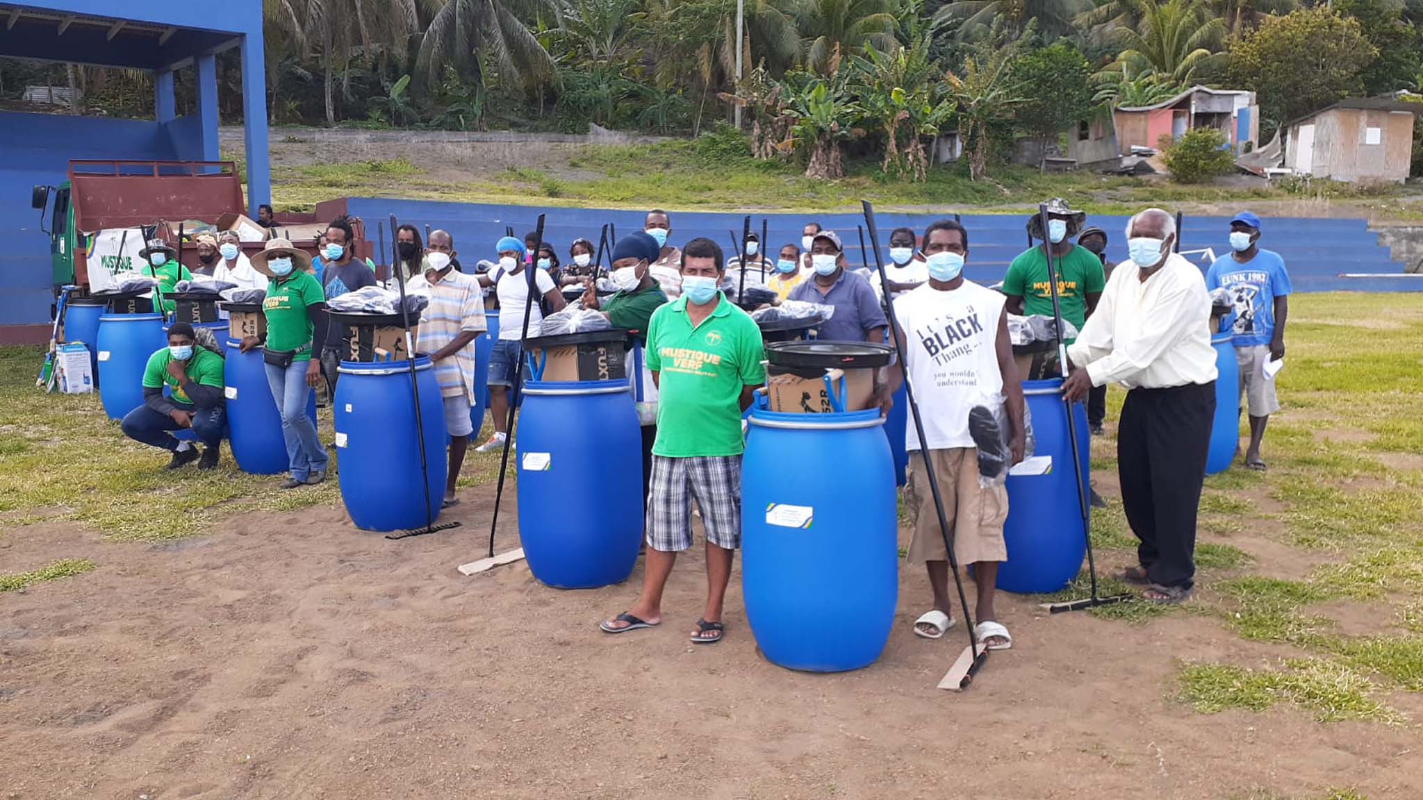VERF Farmers' tool kits - Mustique Charitable Trust