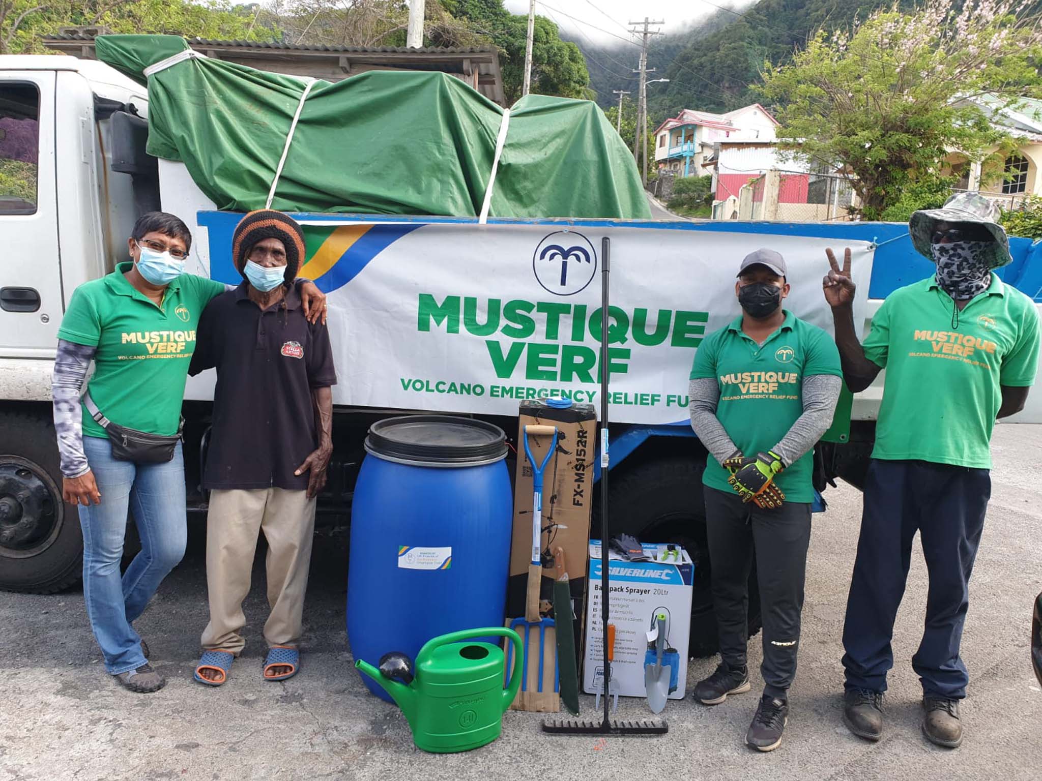 VERF Farmers' tool kits - Mustique Charitable Trust